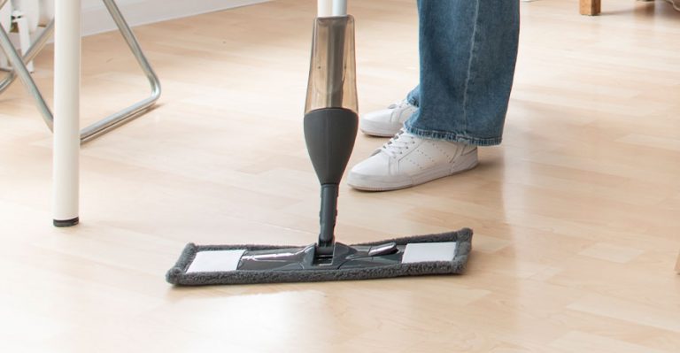 Techniques efficaces pour nettoyer son sol sans effort